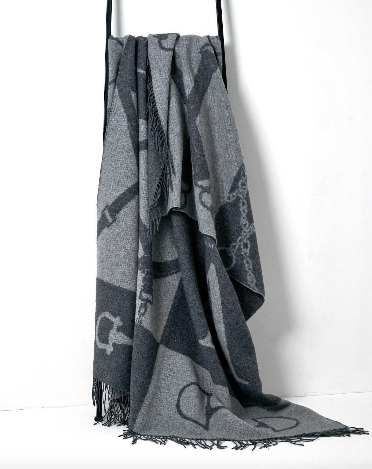 Adamsbro Equestrian Dark Grey Cashmere Throw – Adamsbro International